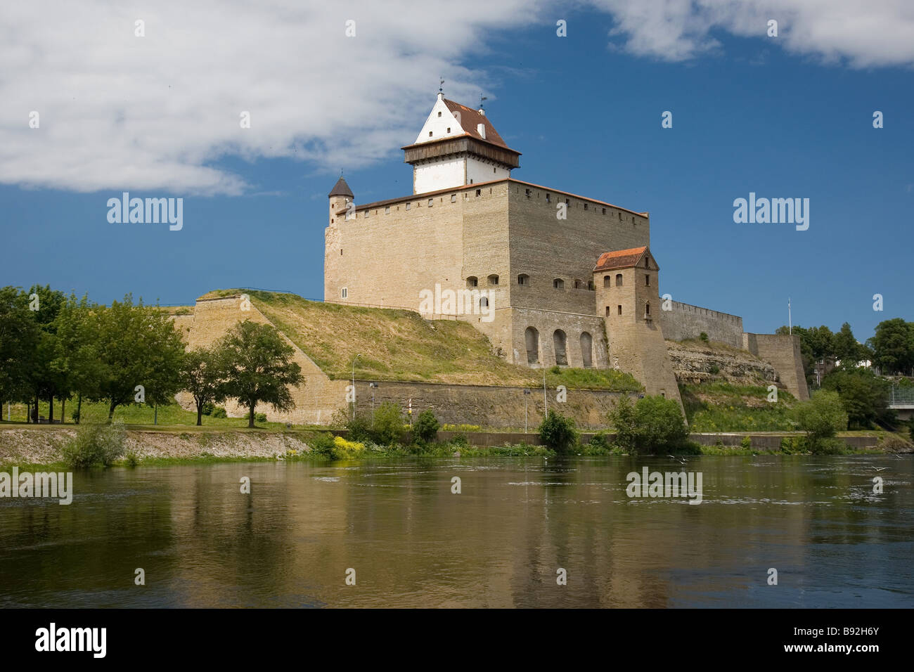 Narva estonia castle hi-res stock photography and images - Alamy
