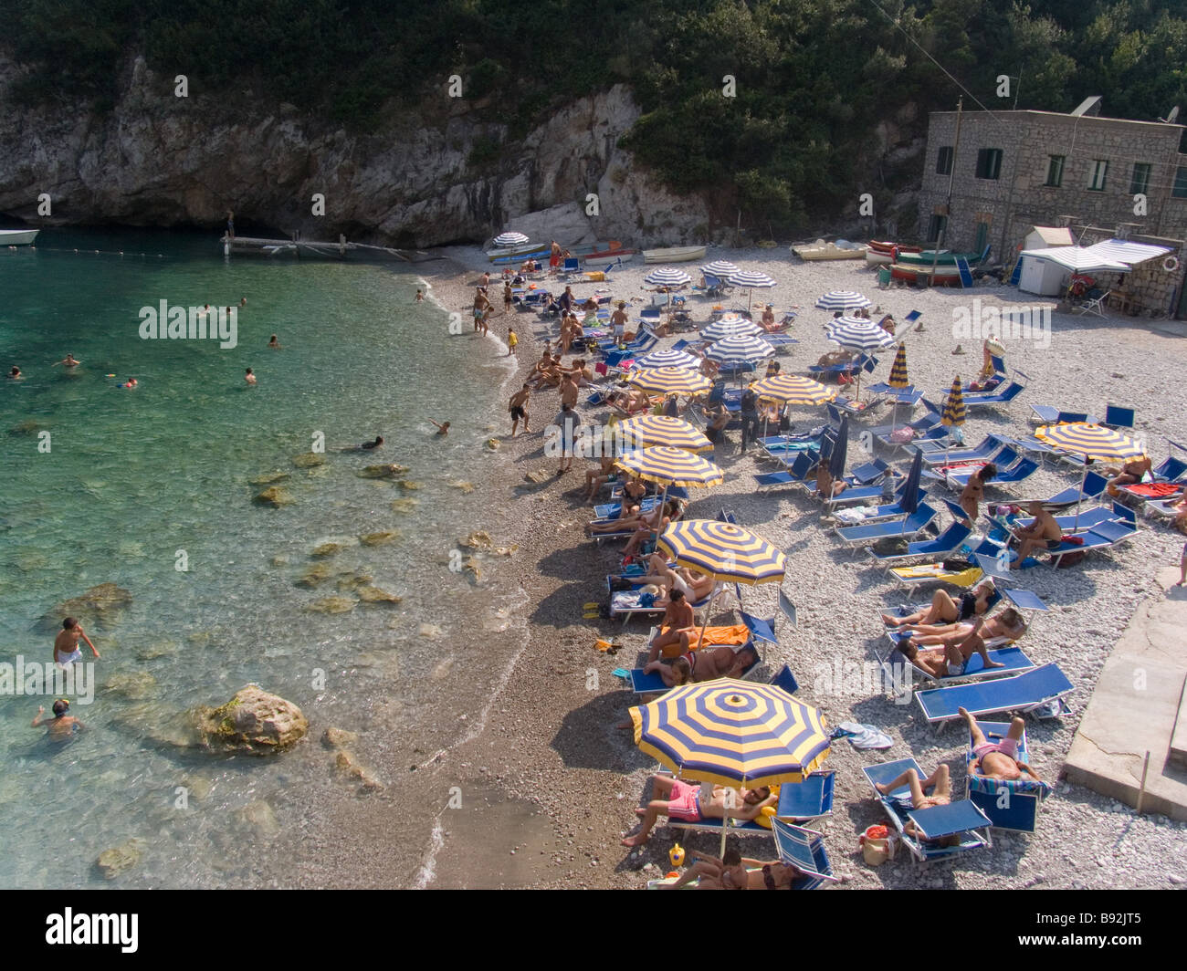 Sunbathers relaxing hi-res stock photography and images - Alamy