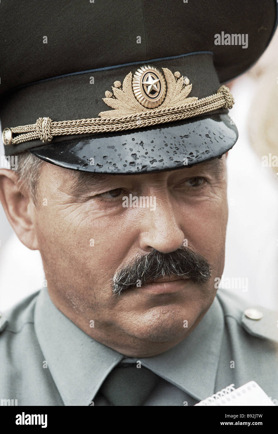 Col Gen Georgy Shpak commander of the Airborne Force Stock Photo - Alamy