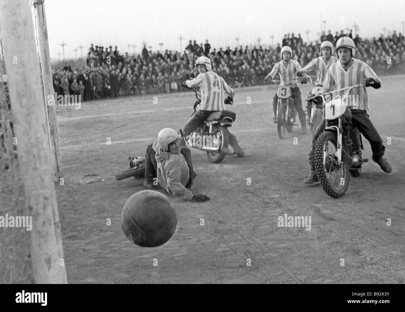 Kiev team heats the Volgograd team cage during the motorball finals ...