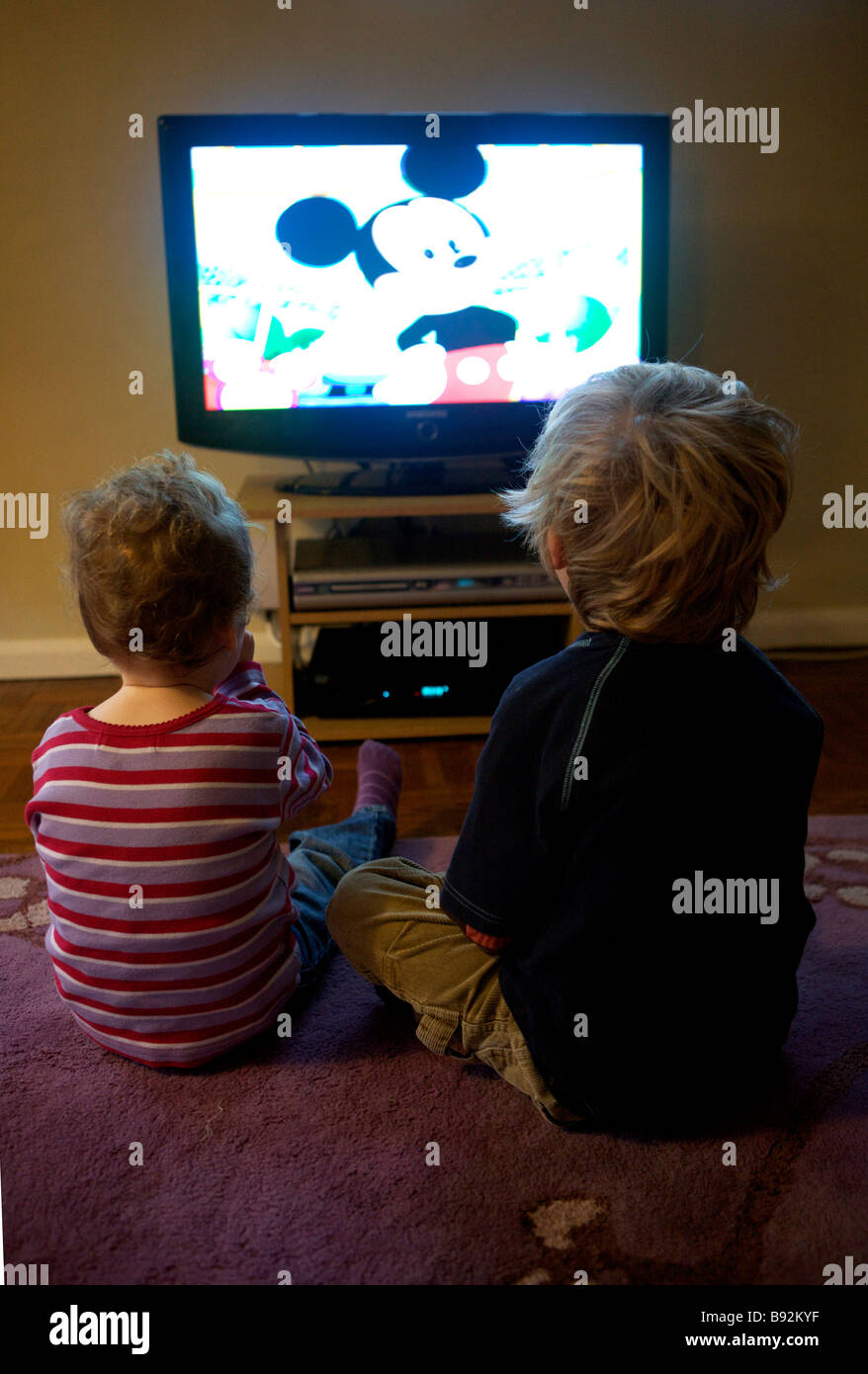 Children television screen hi-res stock photography and images - Alamy