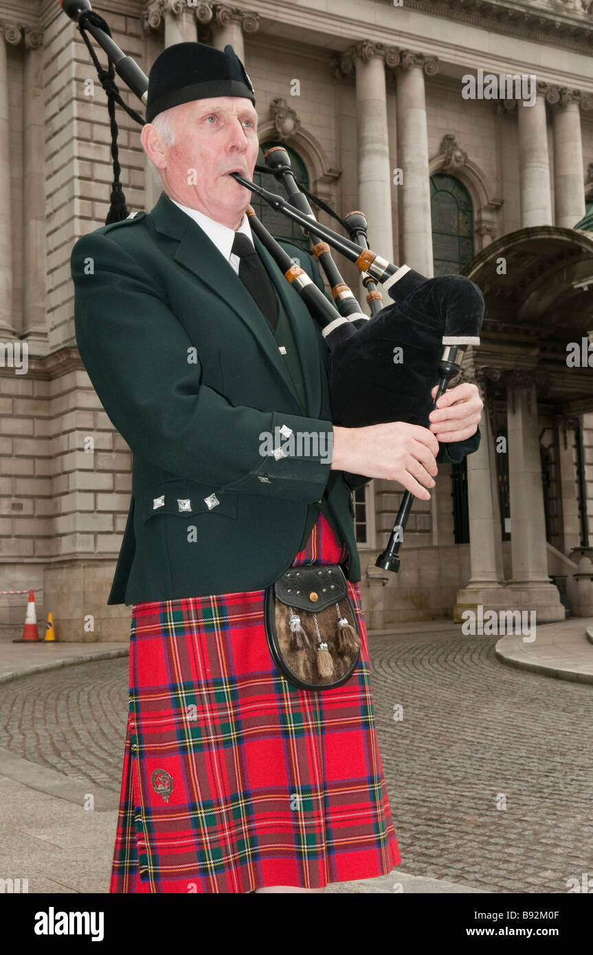 Blowing bagpipes hi-res stock photography and images - Alamy