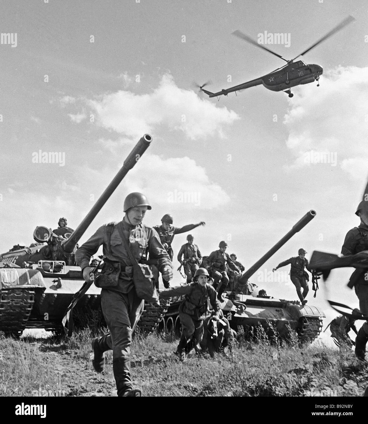 Soldiers from the Taman motorized rifle division during combat training ...