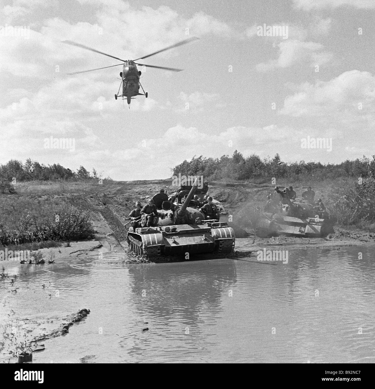 Paratroopers from the Taman motorized rifle division in tanks crossing ...