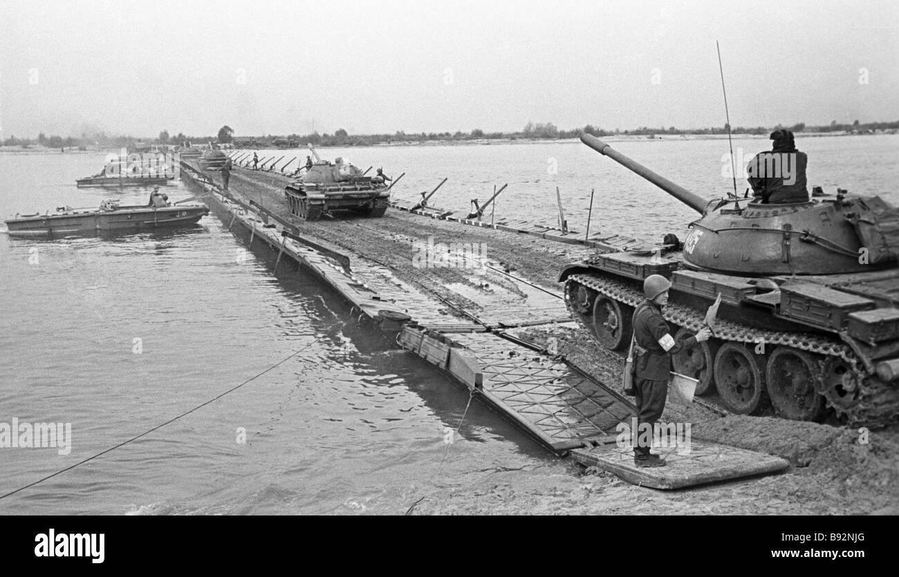 Tank units negotiating the river on a pontoon bridge Stock Photo - Alamy