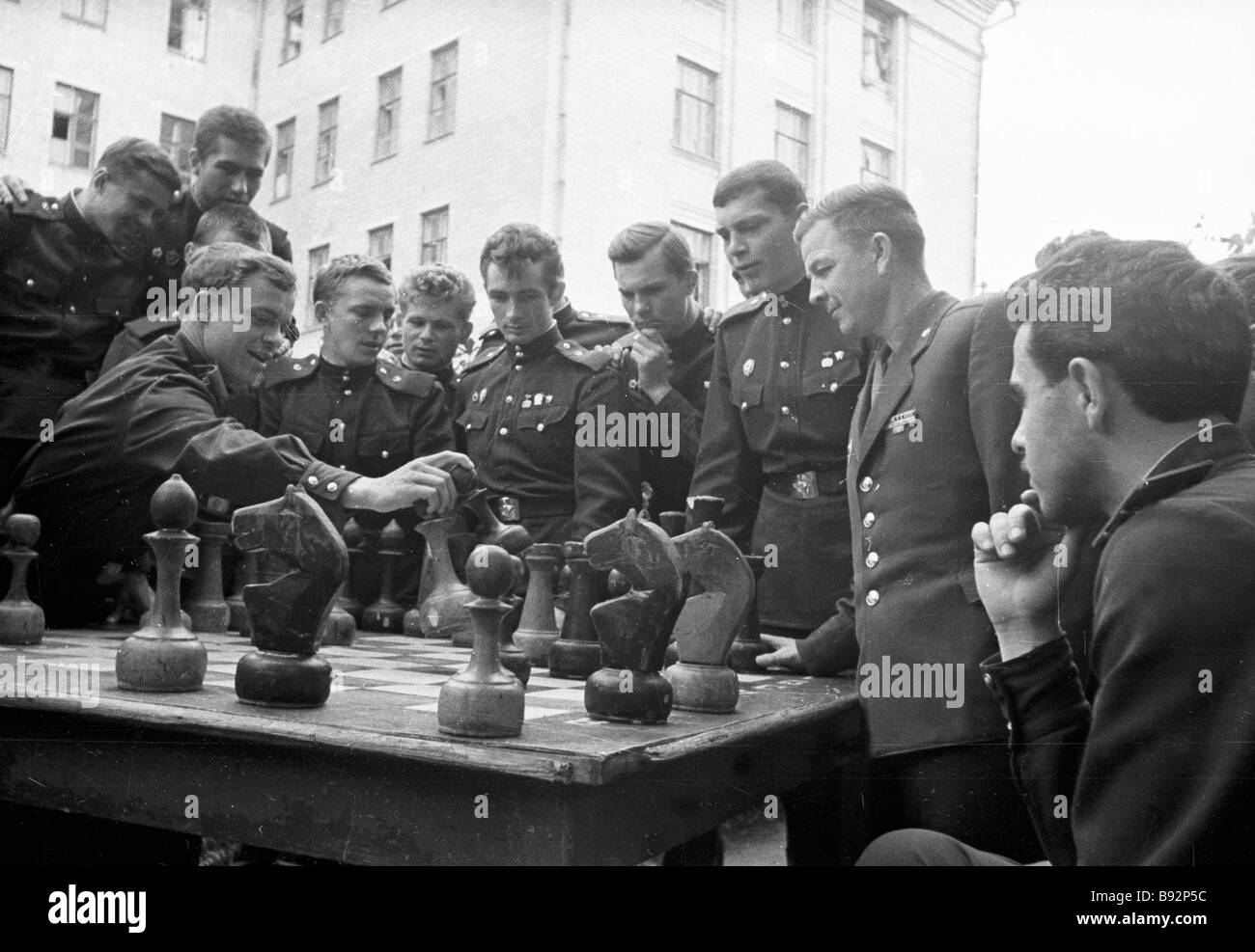 Soldiers in a military unit playing chess Stock Photo - Alamy