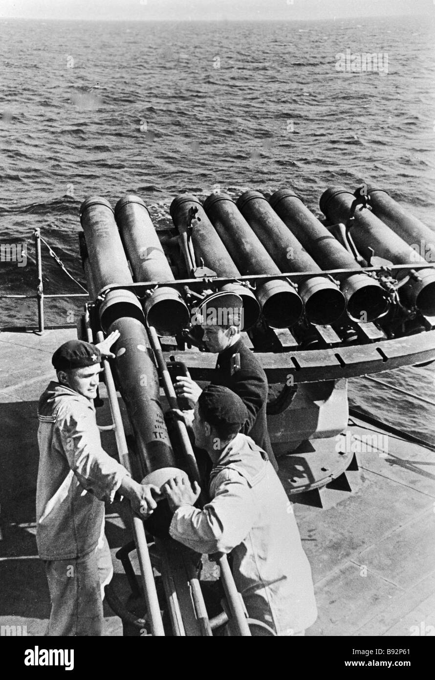 Sailors loading a missile launcher Stock Photo - Alamy