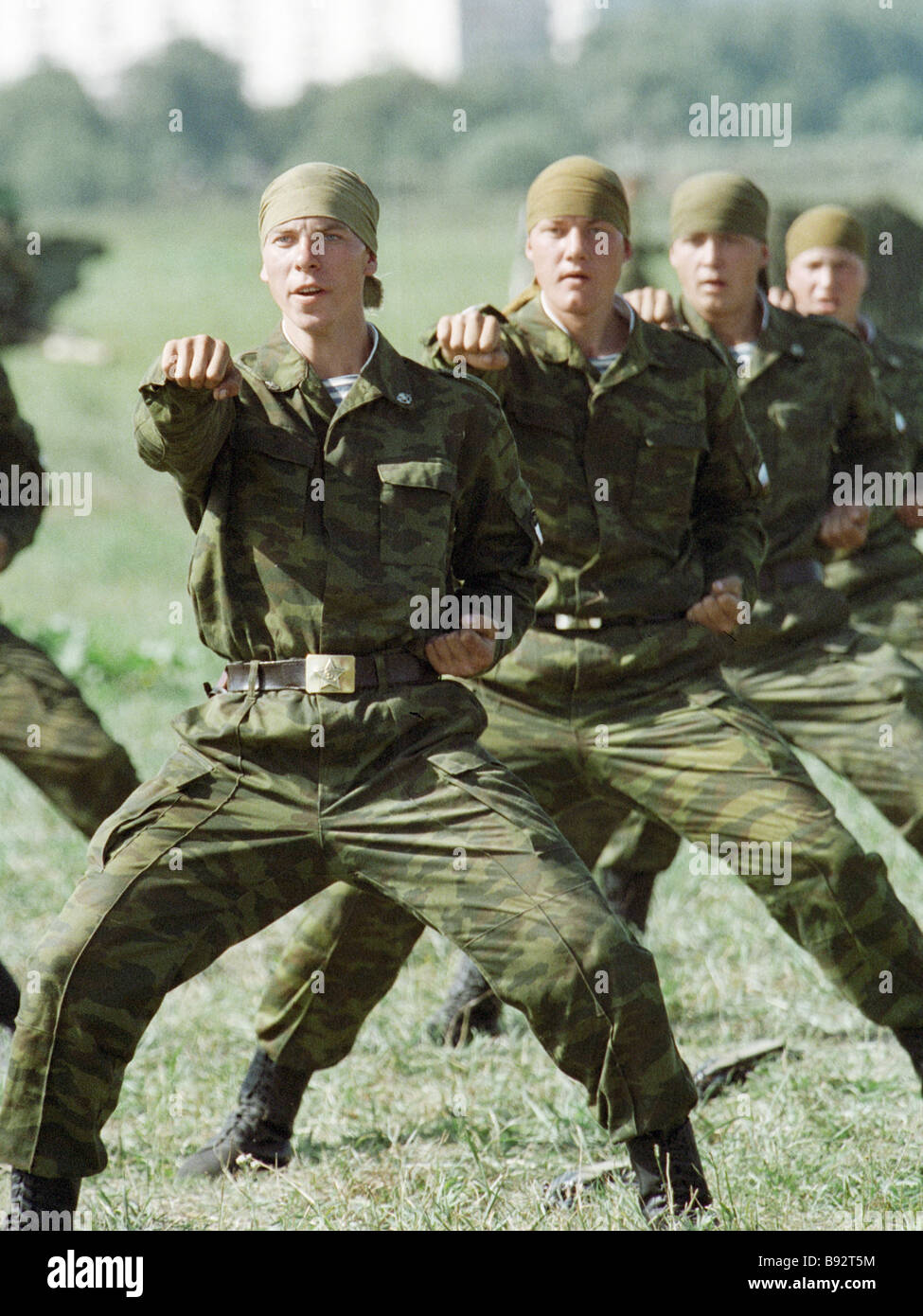 Commandoes demonstrate hand to hand fighting tricks at the Tushino ...