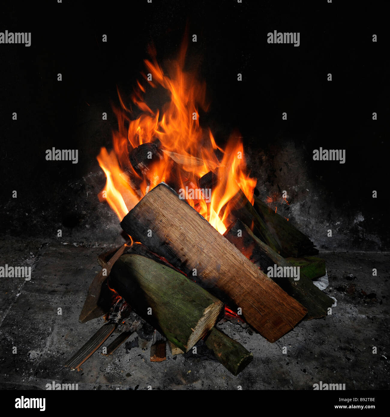 Warm open fires hi-res stock photography and images - Alamy
