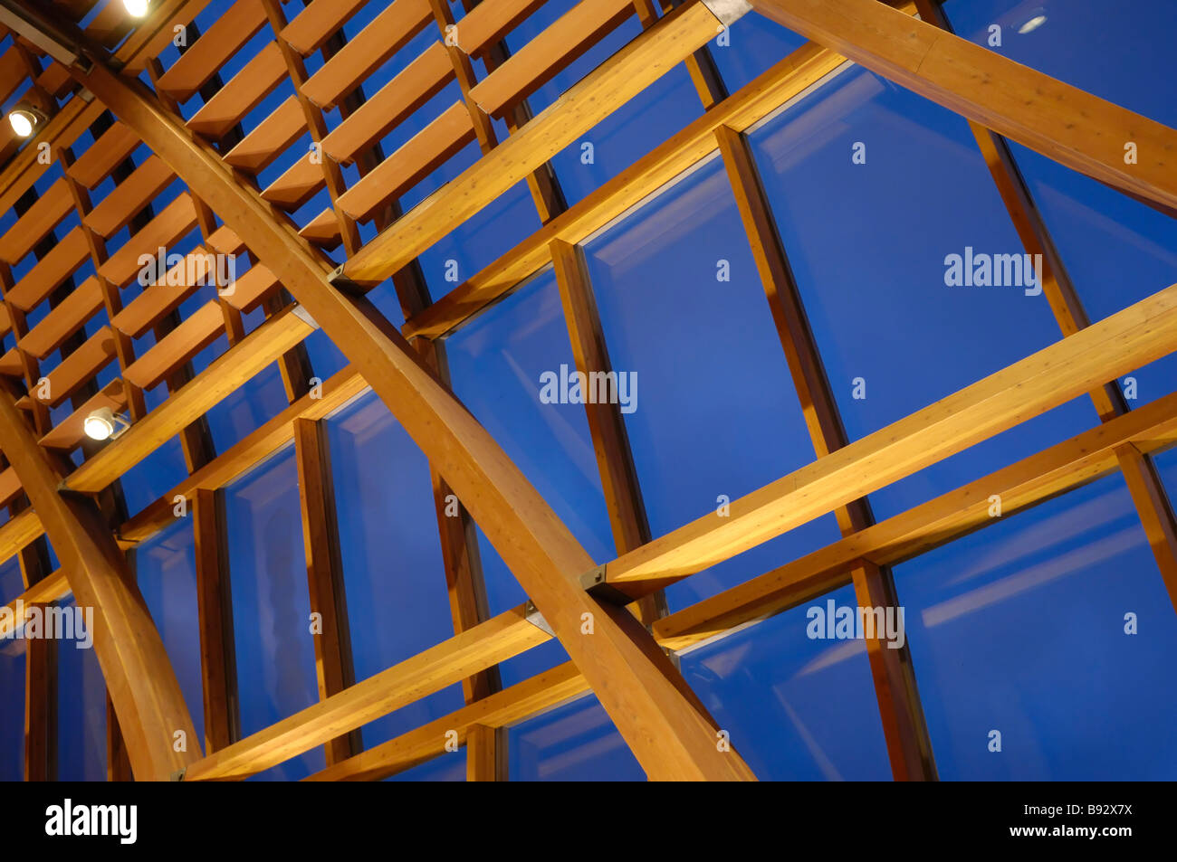 Curved wooden beams hi-res stock photography and images - Alamy
