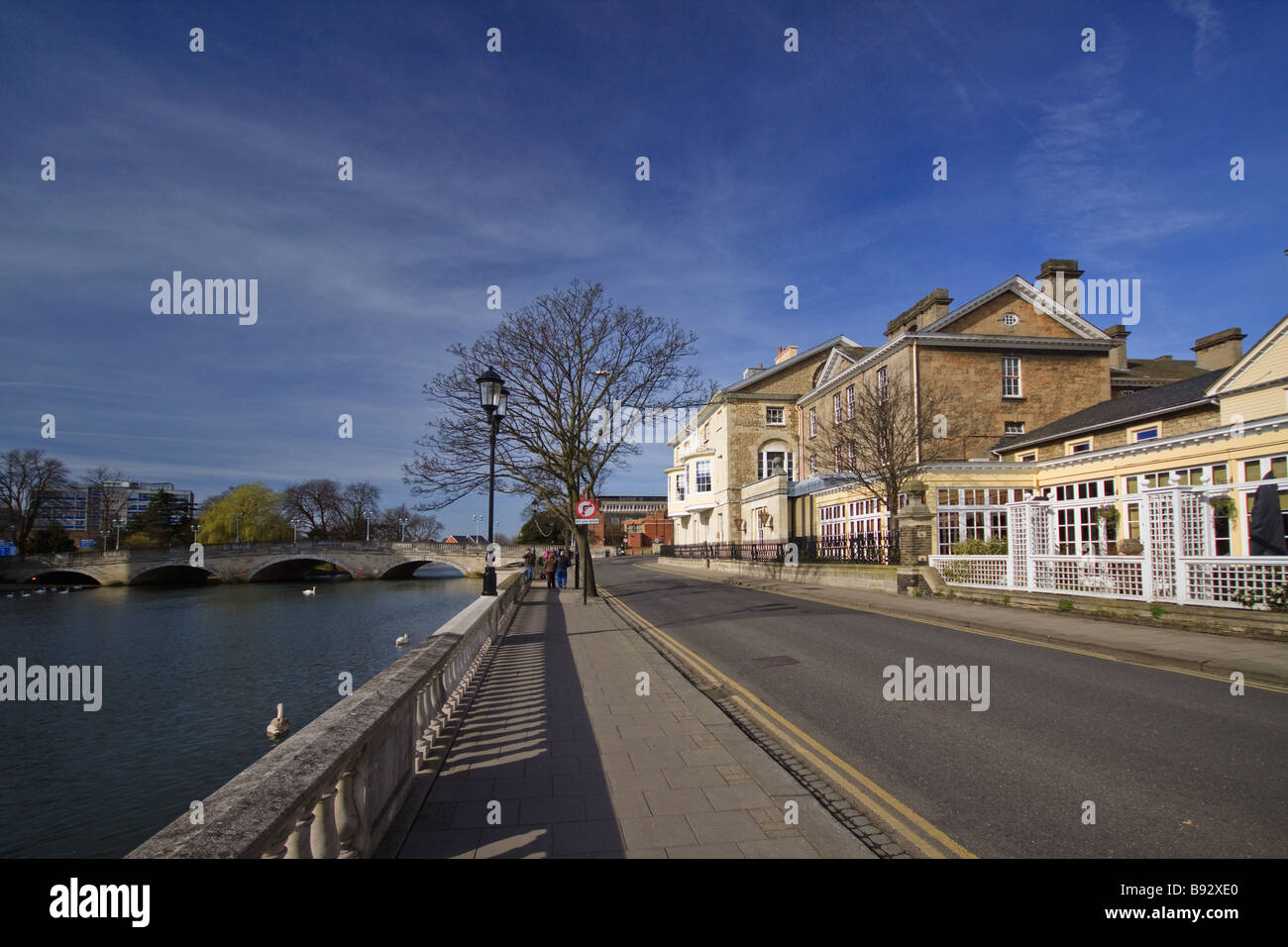 Embankment Bedford, Town Bridge, Swan Hotel Stock Photo - Alamy