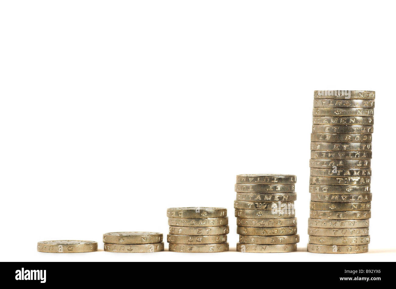 Pound coins arranged in growing piles Stock Photo - Alamy