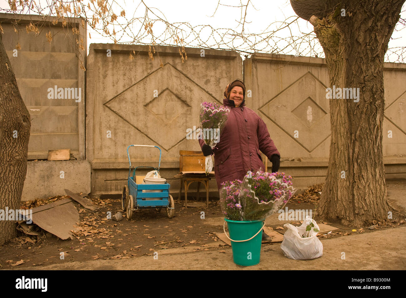 Roadside flower stall hi-res stock photography and images - Alamy