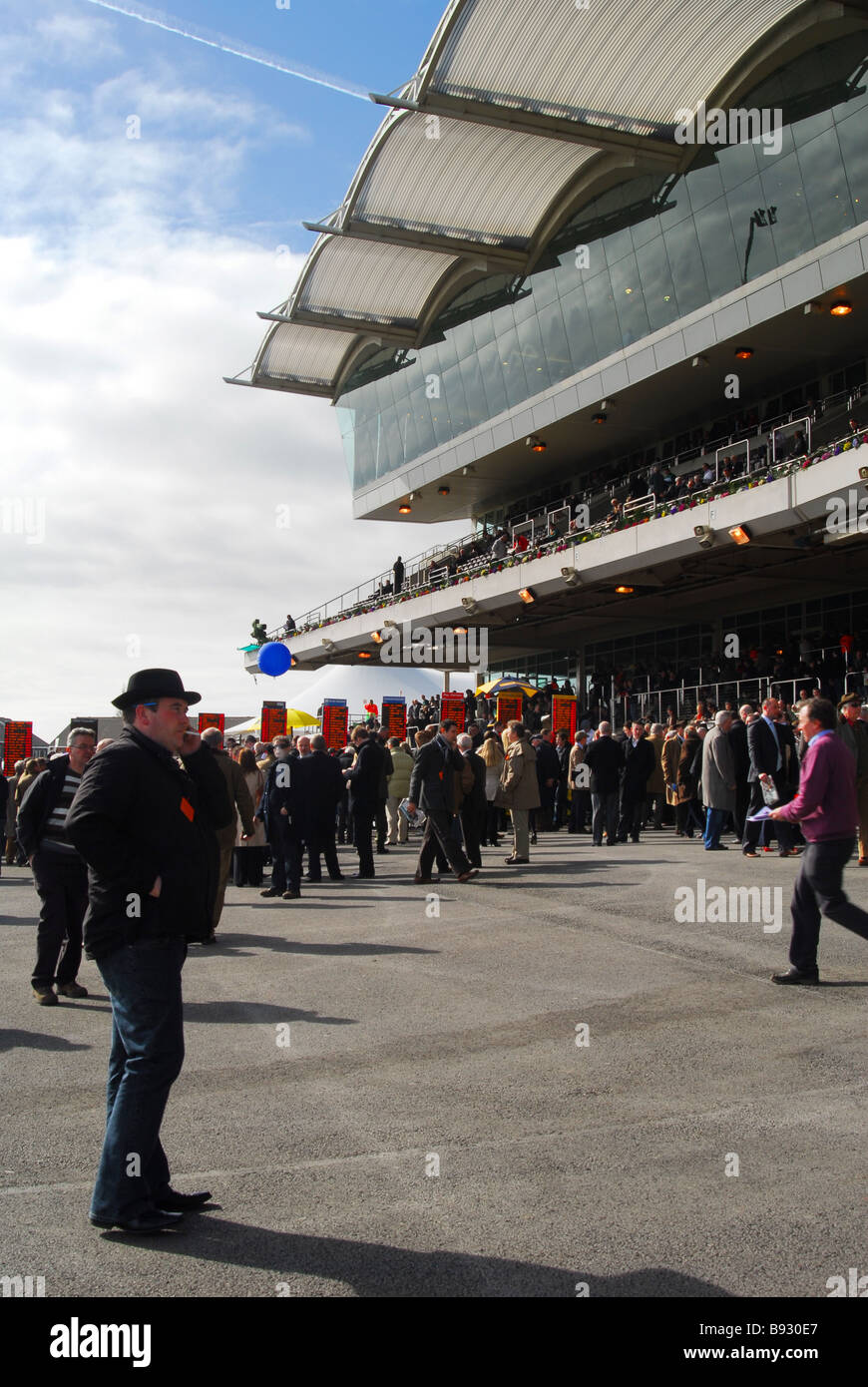 Cheltenham gold Cup Racecourse Stadium on a sunny day Stock Photo - Alamy