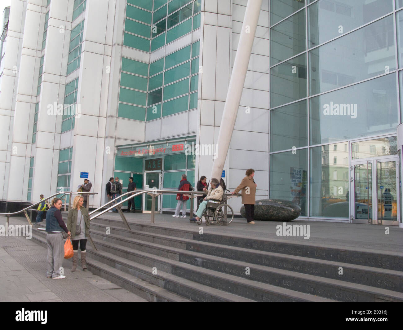 Outside hospital nhs patient hi-res stock photography and images - Alamy