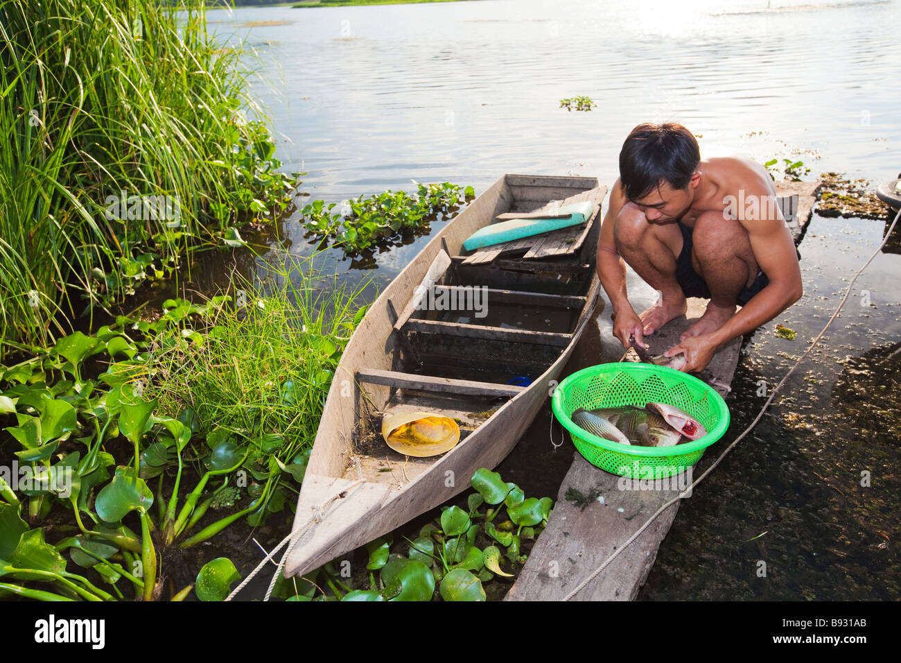Vietnamese boat hi-res stock photography and images - Alamy
