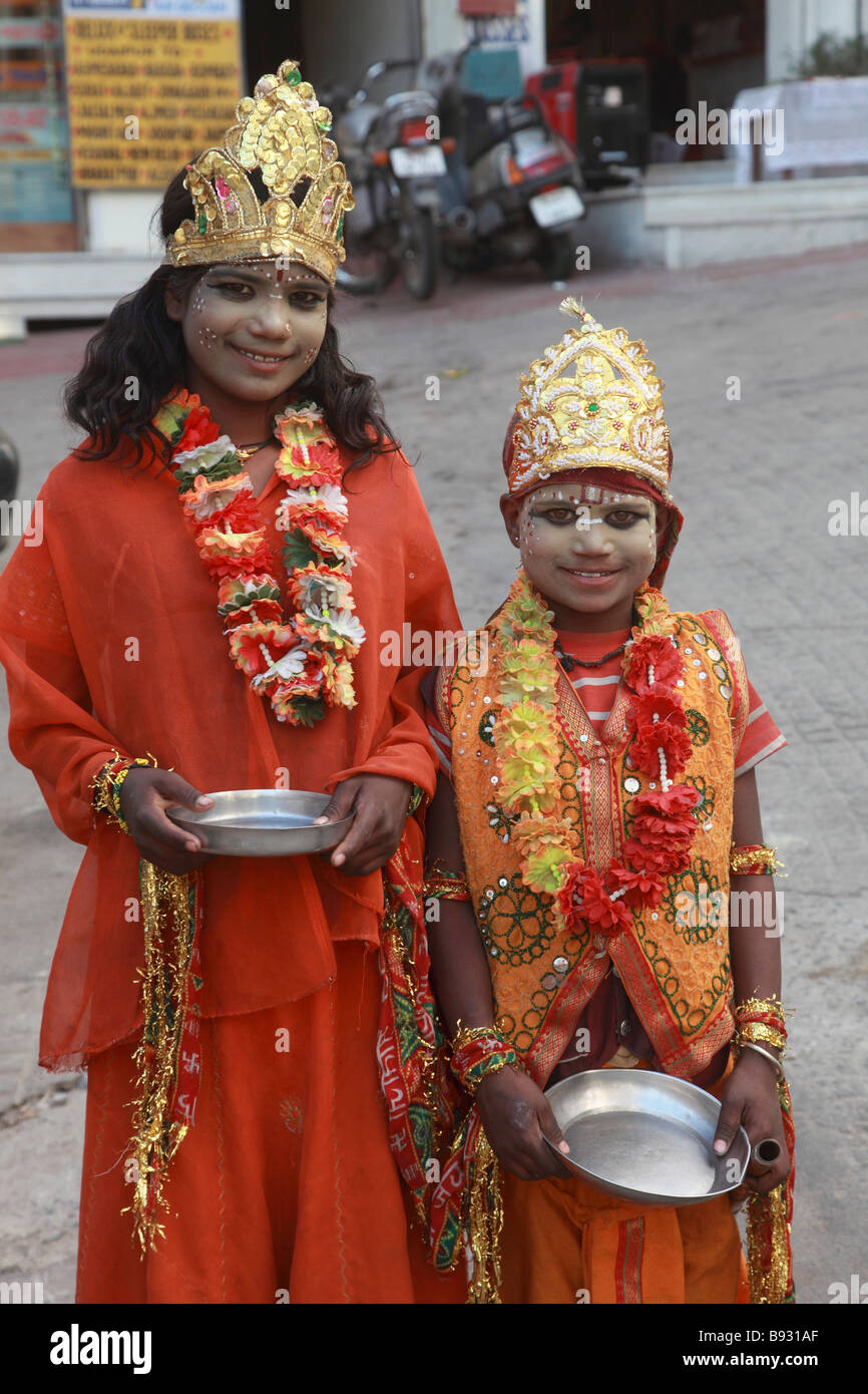 Beggar children hi-res stock photography and images - Alamy