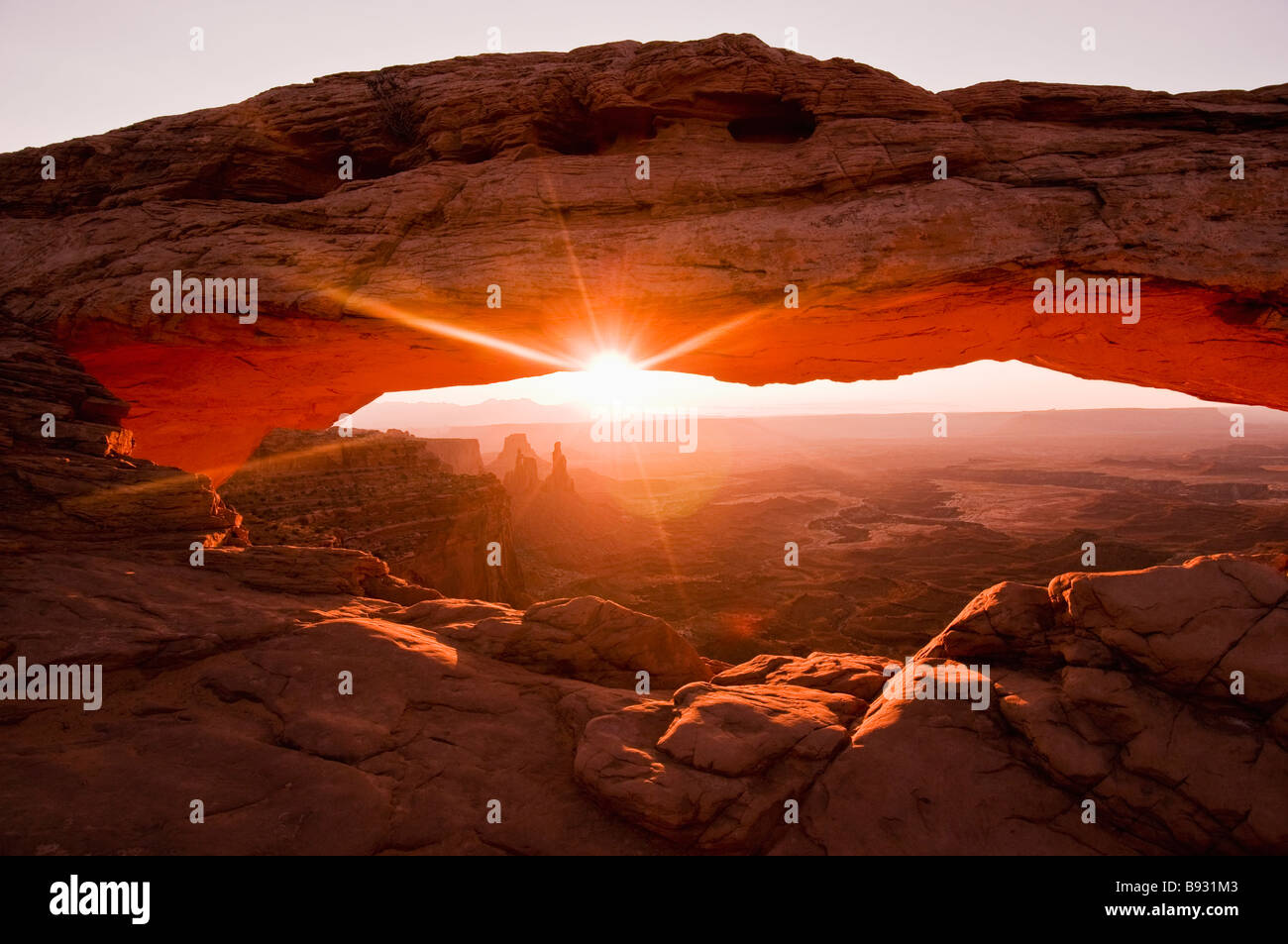 Mesa arch hi-res stock photography and images - Alamy