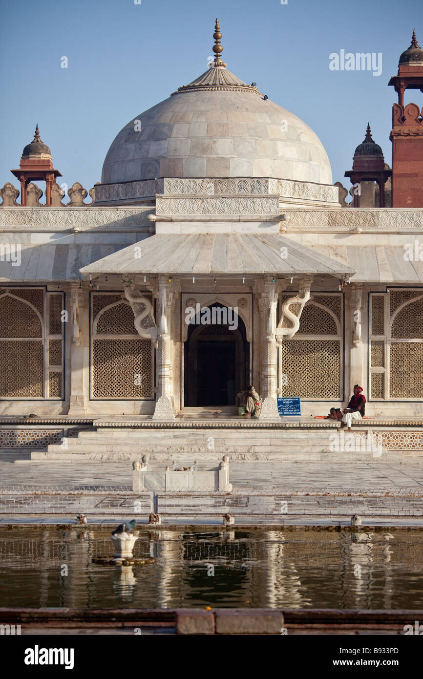 Sheikh Salim Chishti Tomb inside the Friday Mosque in Fatehpur Sikri ...