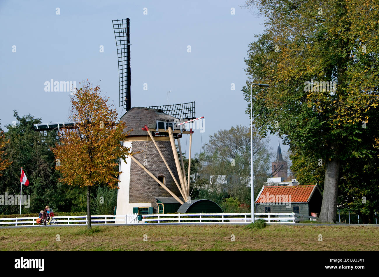 Dutch windmill holland hi-res stock photography and images - Alamy