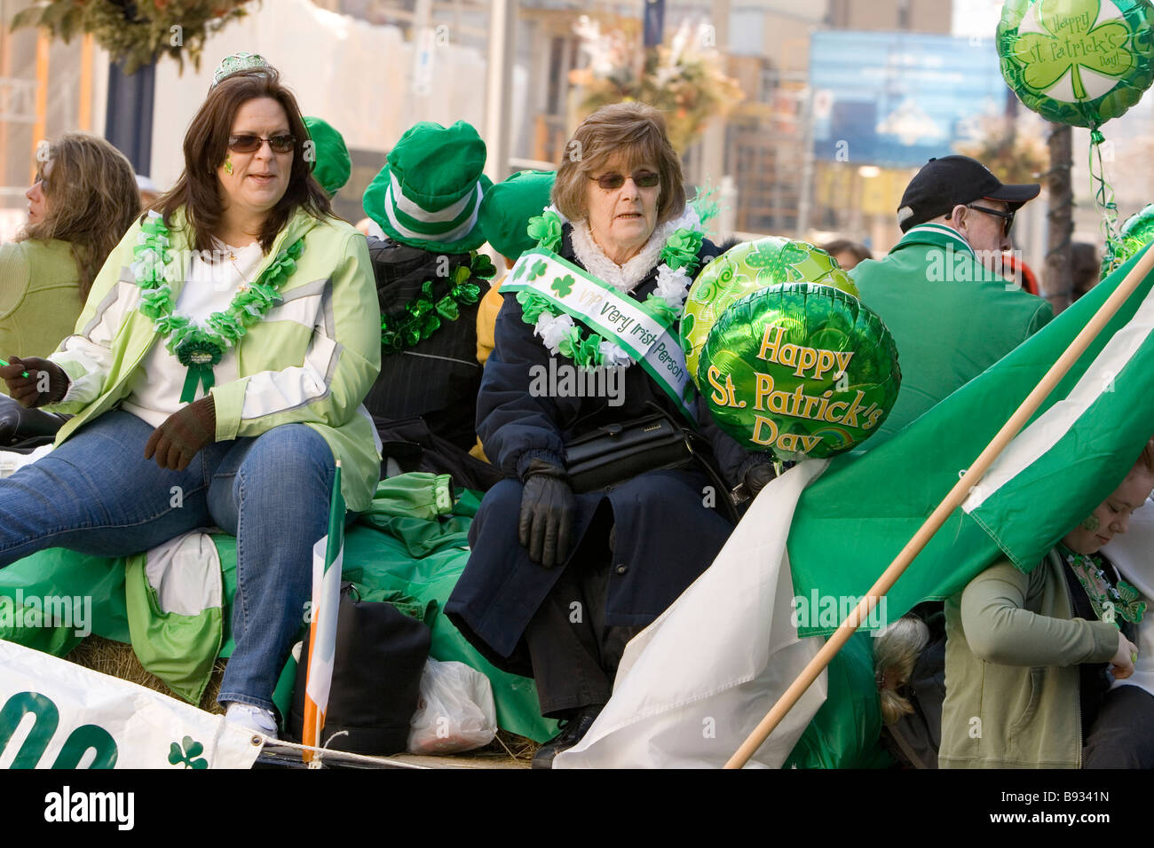 Woman wearing st patrick hi-res stock photography and images - Alamy