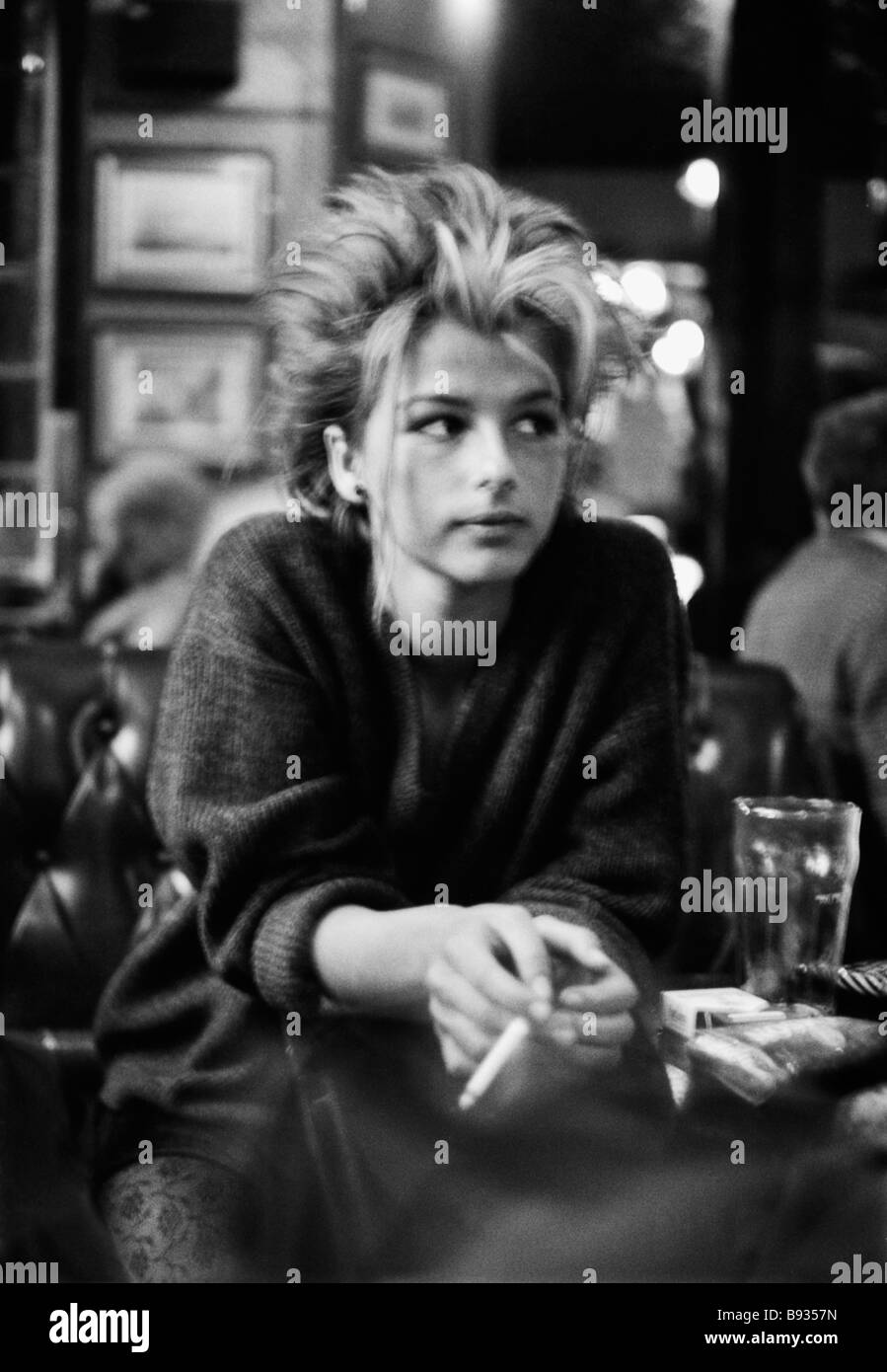 Black woman bar Black and White Stock Photos & Images - Alamy