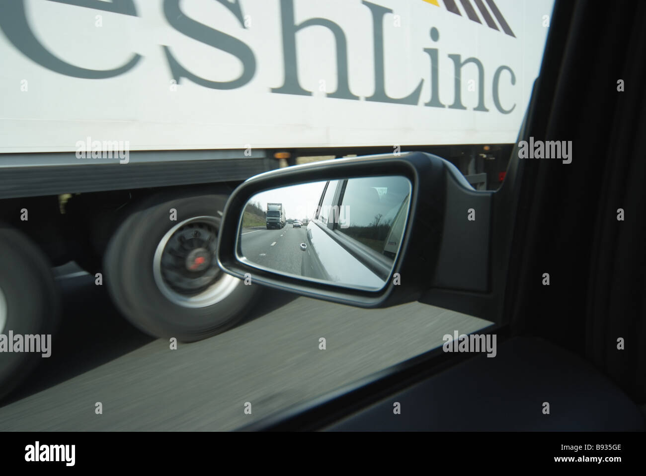 Lorry wing mirror hi-res stock photography and images - Alamy