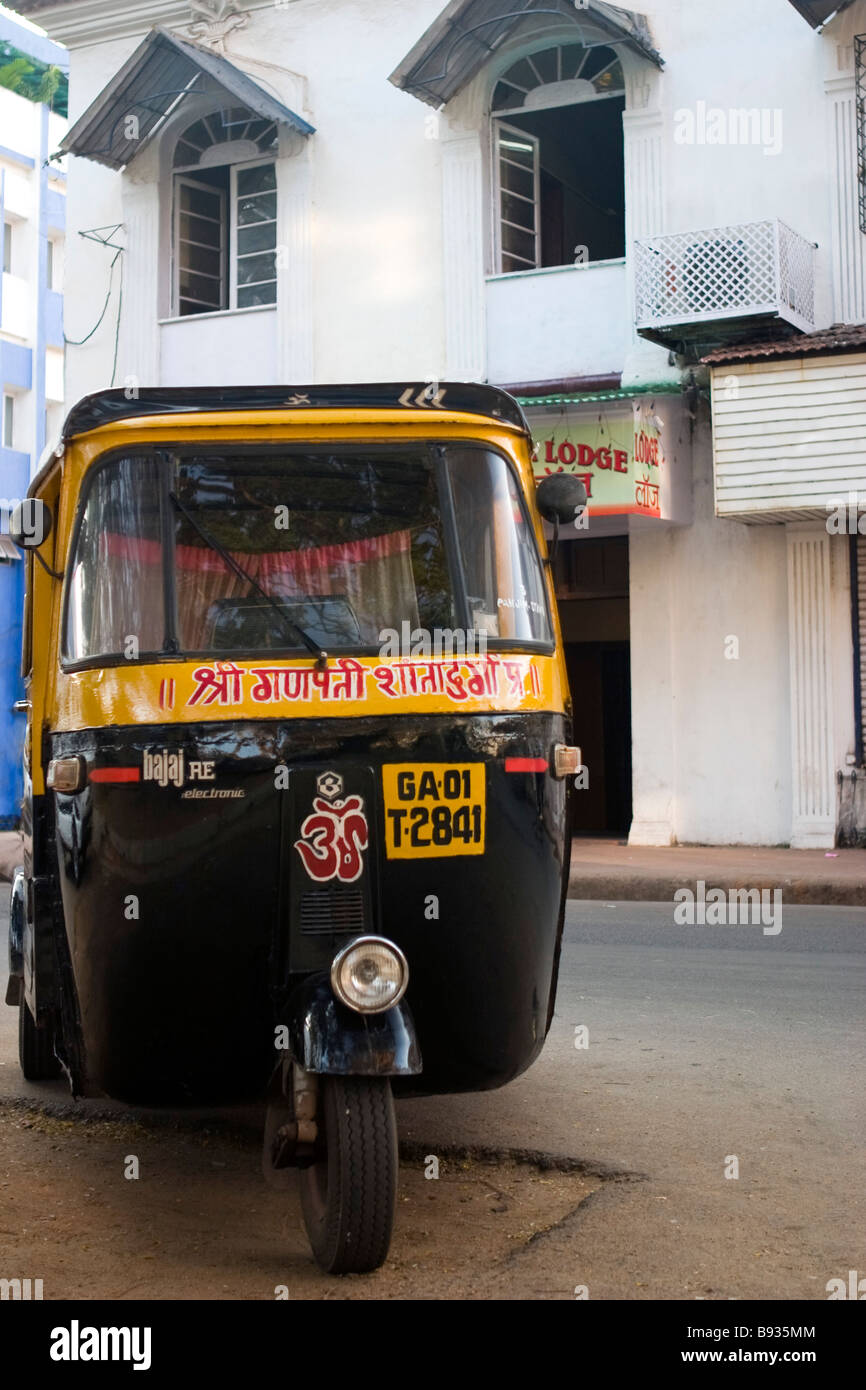 Autorickshaw parked hi-res stock photography and images - Alamy