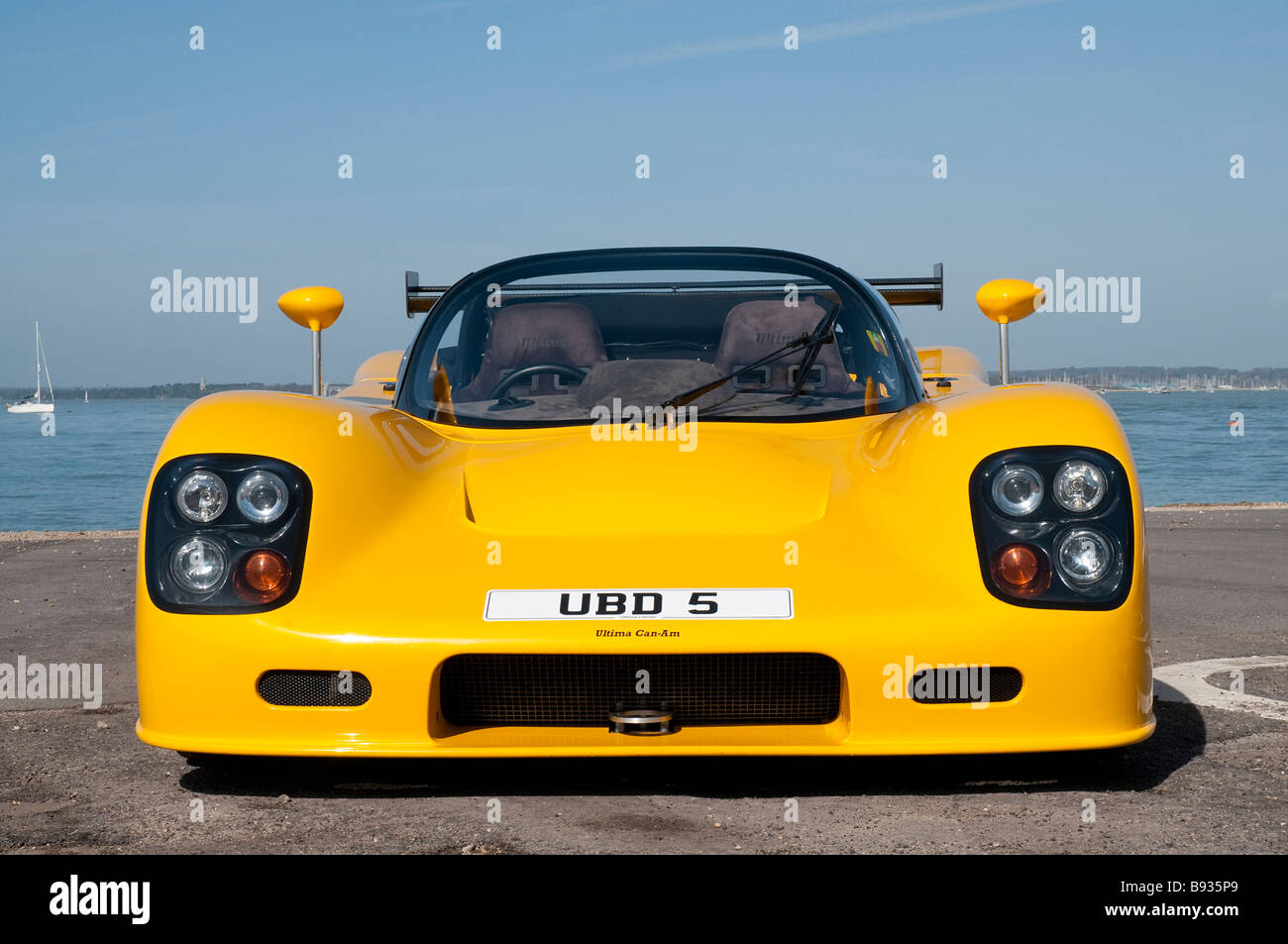Yellow ultima car hi-res stock photography and images - Alamy