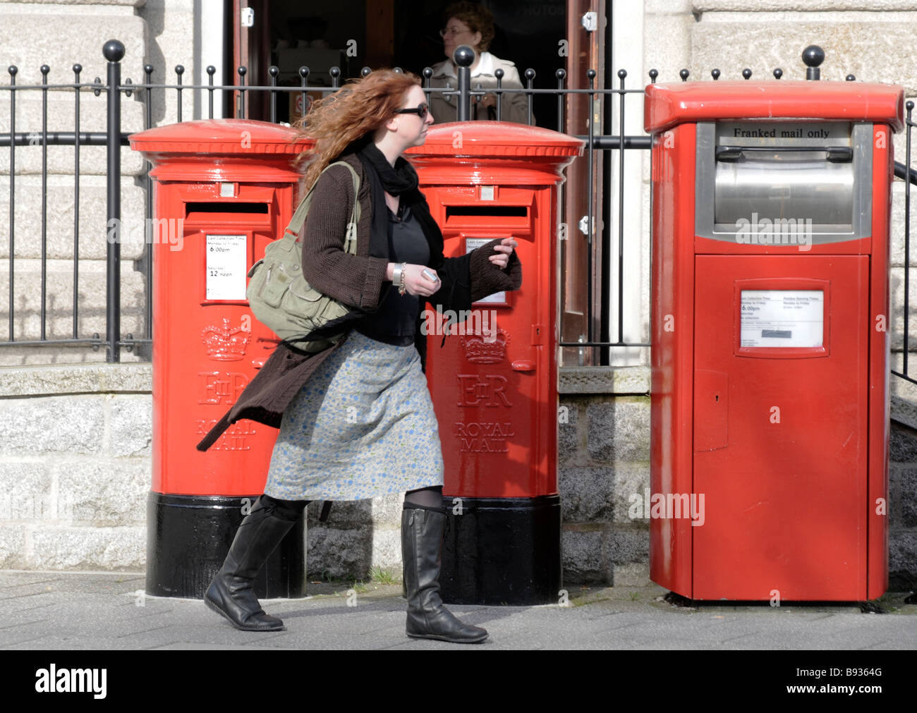 Red post office letter boxes uk hi-res stock photography and images - Alamy