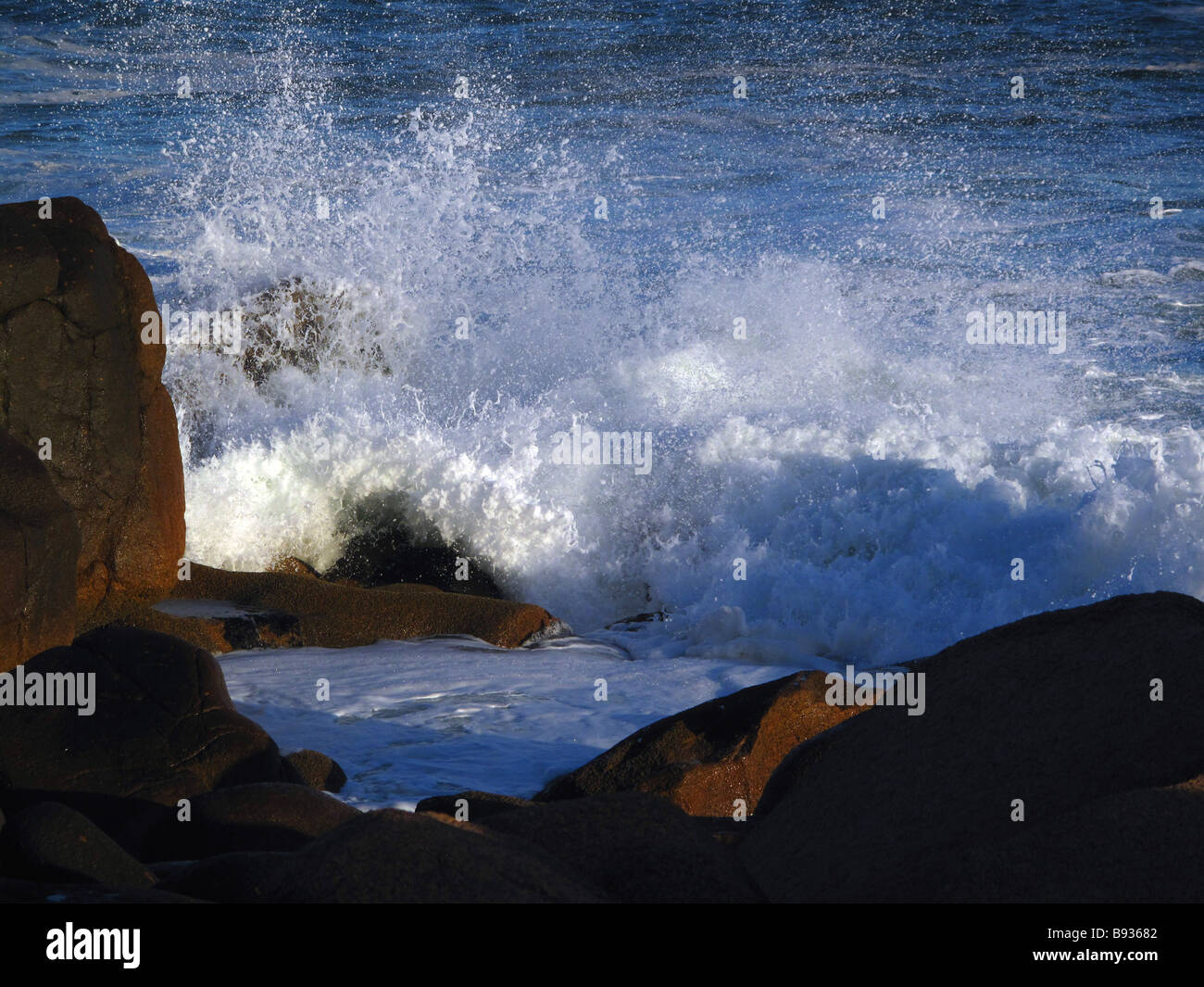 Spray of waves over rocks hi-res stock photography and images - Alamy