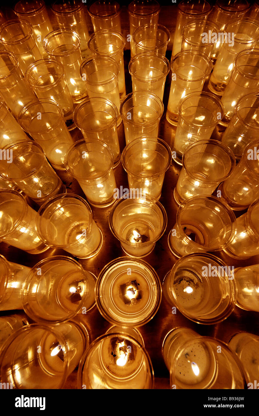 Hundreds of lit candles hi-res stock photography and images - Alamy