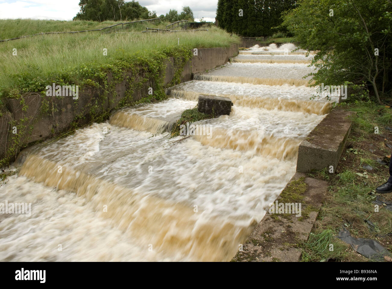 Overflow dam hi-res stock photography and images - Alamy