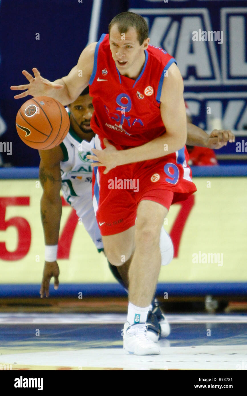 Ramunas Siskauskas of CSKA Moscow foreground and De Juan Collins of ...