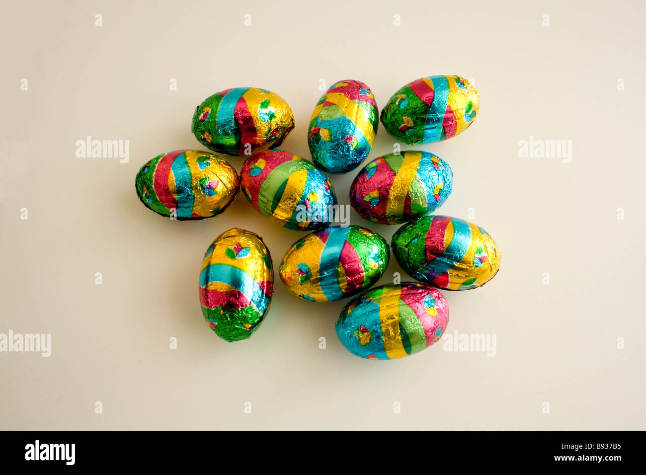 Small easter eggs hi-res stock photography and images - Alamy