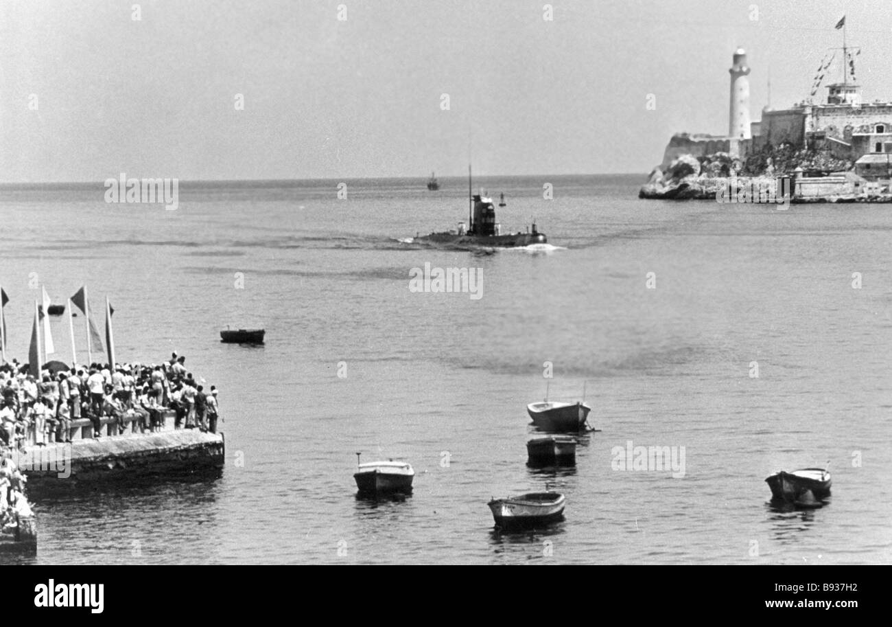 A Soviet submarine entering the port of Havana during Soviet warships ...