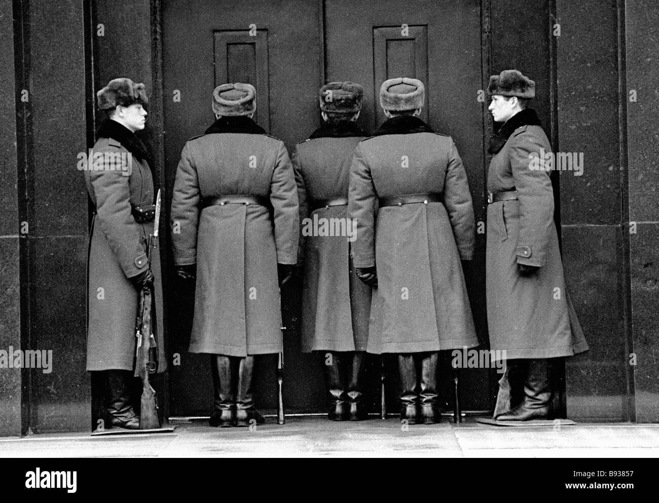 Change of guard of honor at the Lenin Mausoleum Stock Photo - Alamy