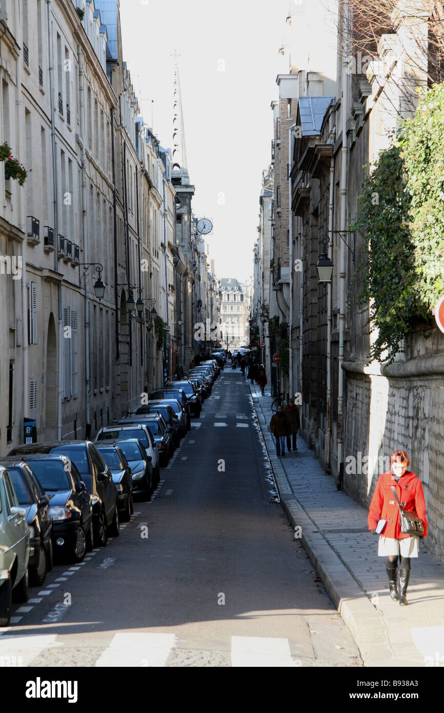 Paris narrow street hi-res stock photography and images - Alamy