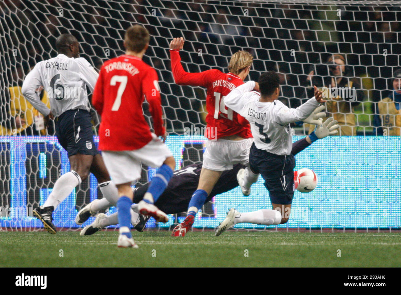 Roman Pavlyuchenko slams home in the England Russia football match ...