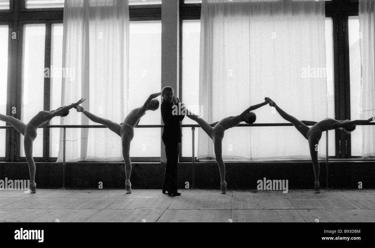 Classical dance classes at the Moscow State Academic Choreography ...