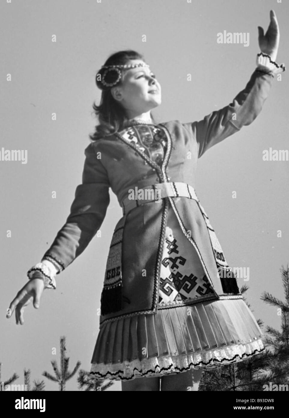 Mari girl wearing ethnic costume Stock Photo - Alamy