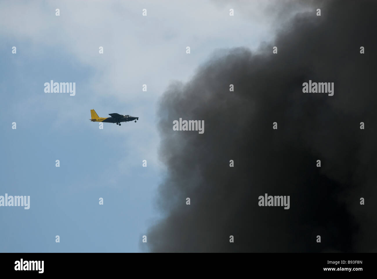 Police airplane enters thick black smoke cloud at scene of major ...