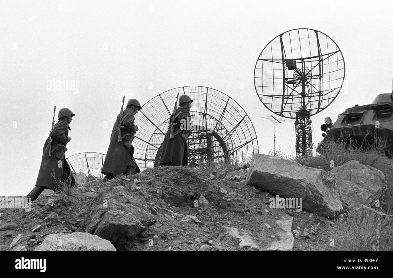 Three soldiers going to aerials Tropospheric scatter communications ...
