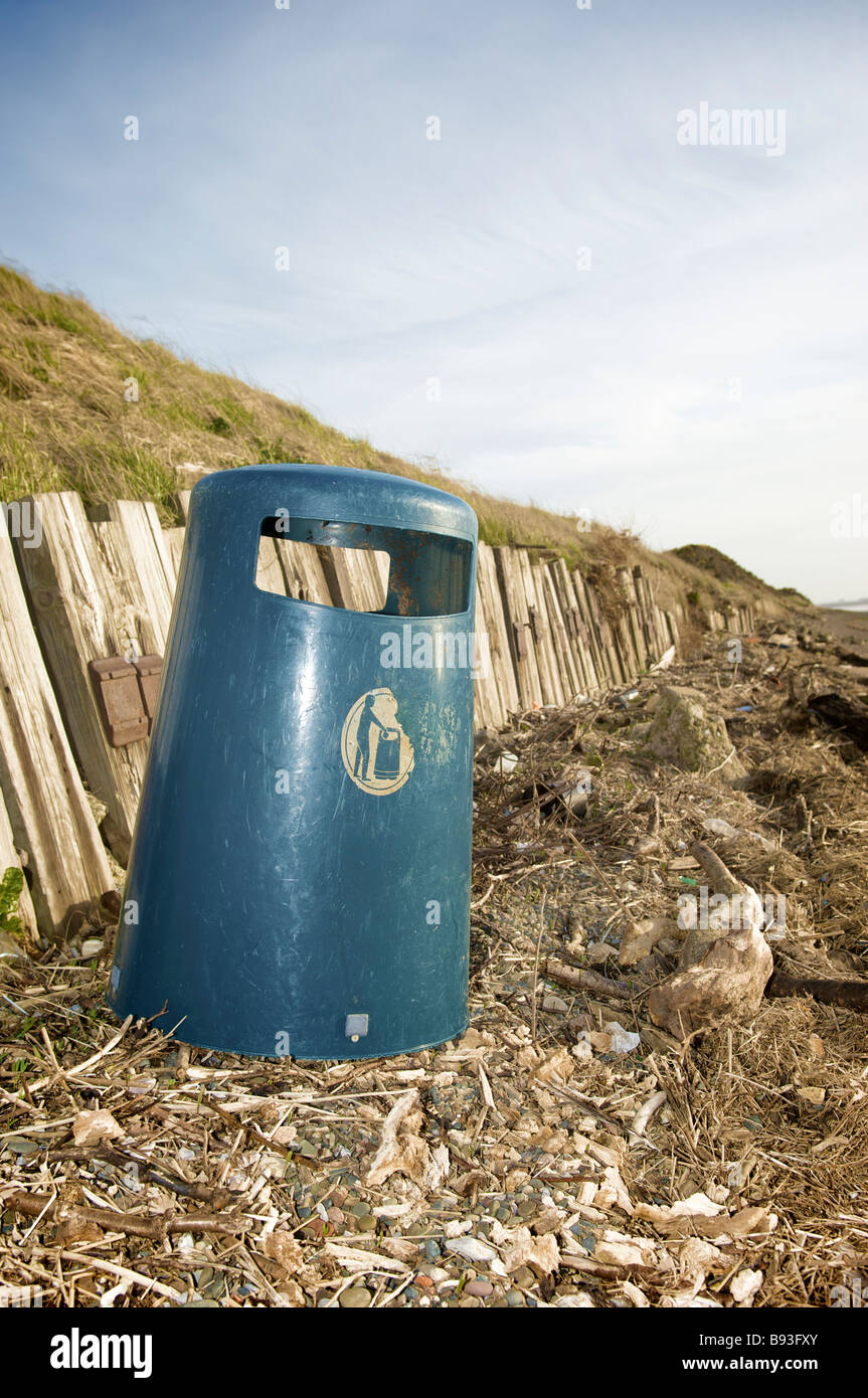 Rubbished dumped on the beach Stock Photo - Alamy
