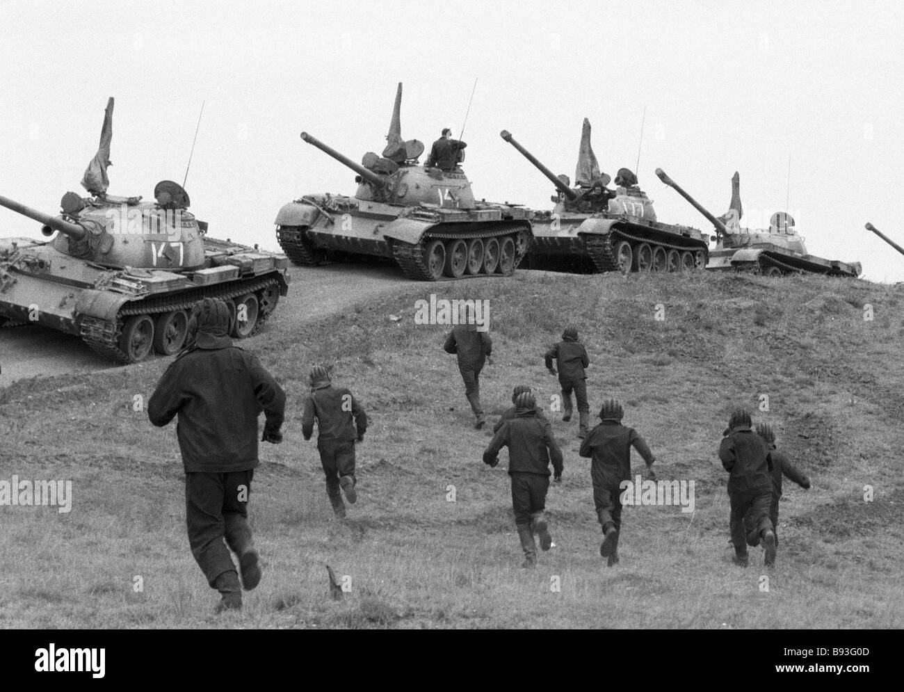 Tankmen run towards their tanks Caucasus 85 military exercise Stock ...