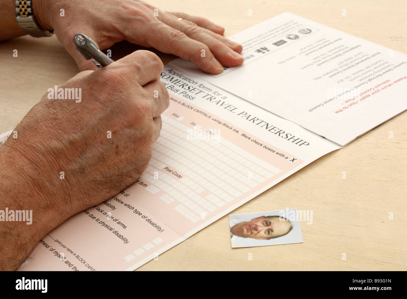 Man completing form hi-res stock photography and images - Alamy