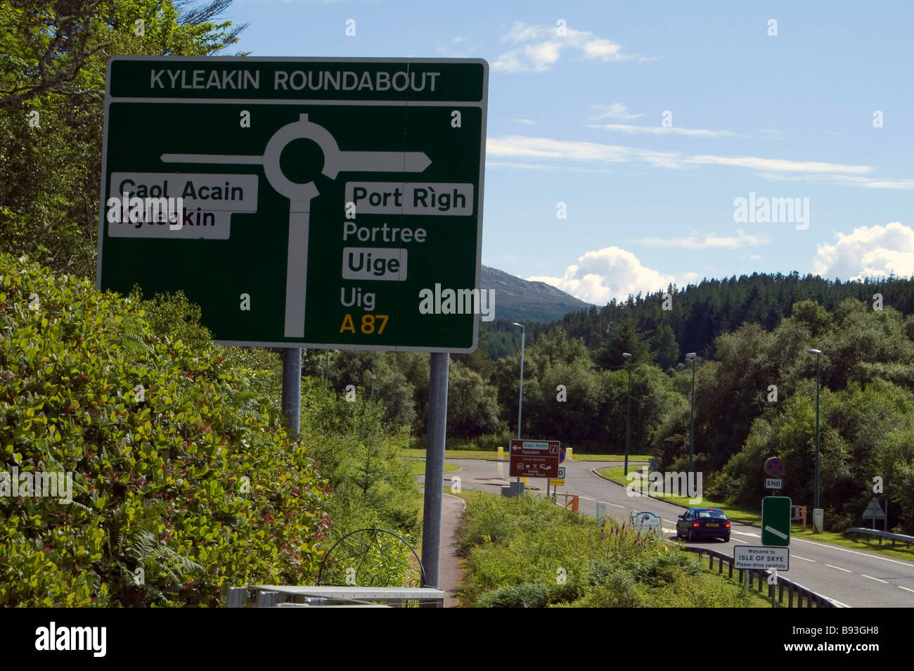 The first road sign on the Isle of Skye Stock Photo - Alamy