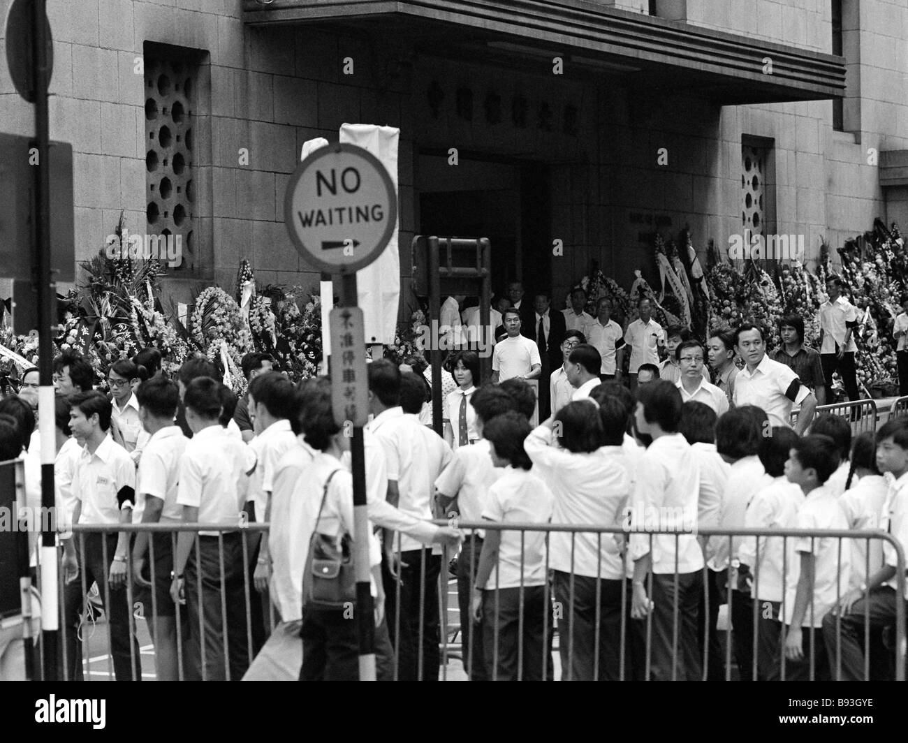 Mourners outside Bank of China Hong Kong on death of Chairman Mao Tse ...
