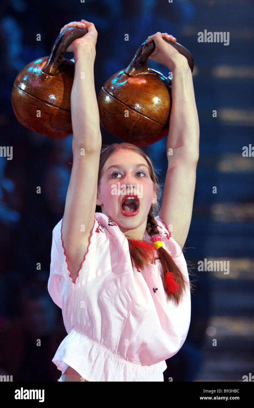Varvara Akulova performing at the Guinness Show international sports ...