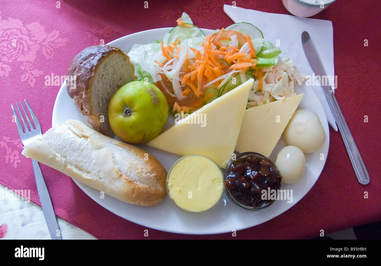 Ploughmans lunch uk hi-res stock photography and images - Alamy